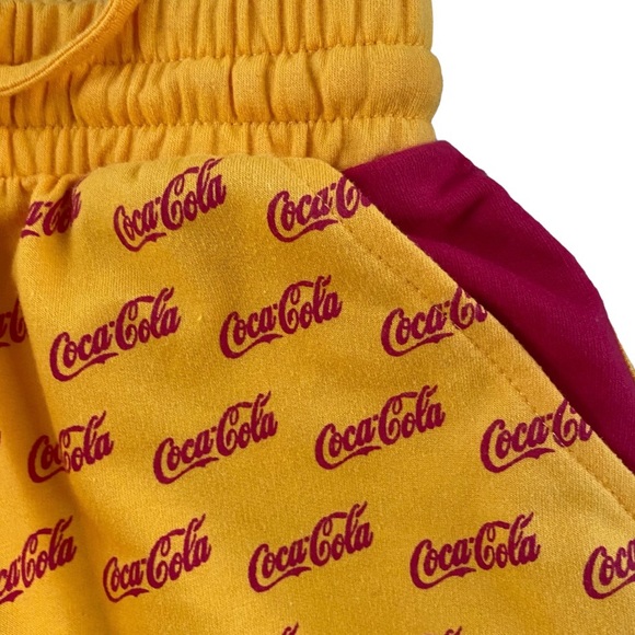 Coca Cola | Shorts | The Cutest Cocacola Shorts With Elastic Waist ...